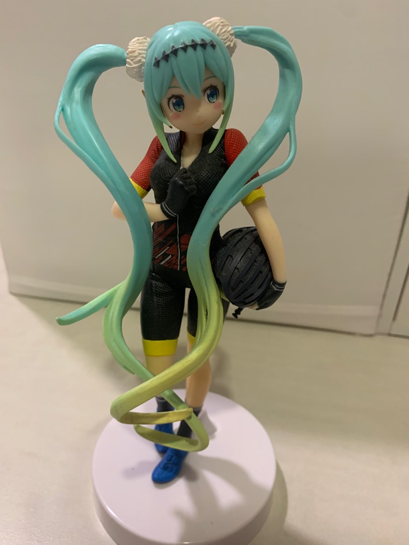 Hatsune Miku Figurine, Hobbies & Toys, Toys & Games on Carousell