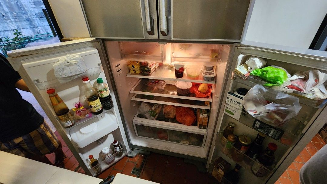 Hitachi Fridge. FREE. STILL IN USE, TV & Home Appliances, Kitchen ...