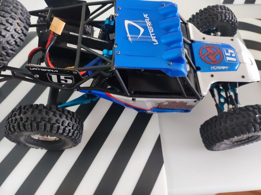 Horizon hobbies vaterra twin hammer with spektrum DX4c controller ...