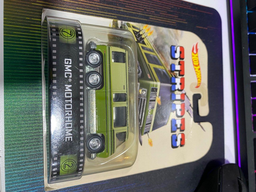 Hot Wheels Retro Entertainment/ Stripes 2014 GMC Motorhome (1:64 scale ...