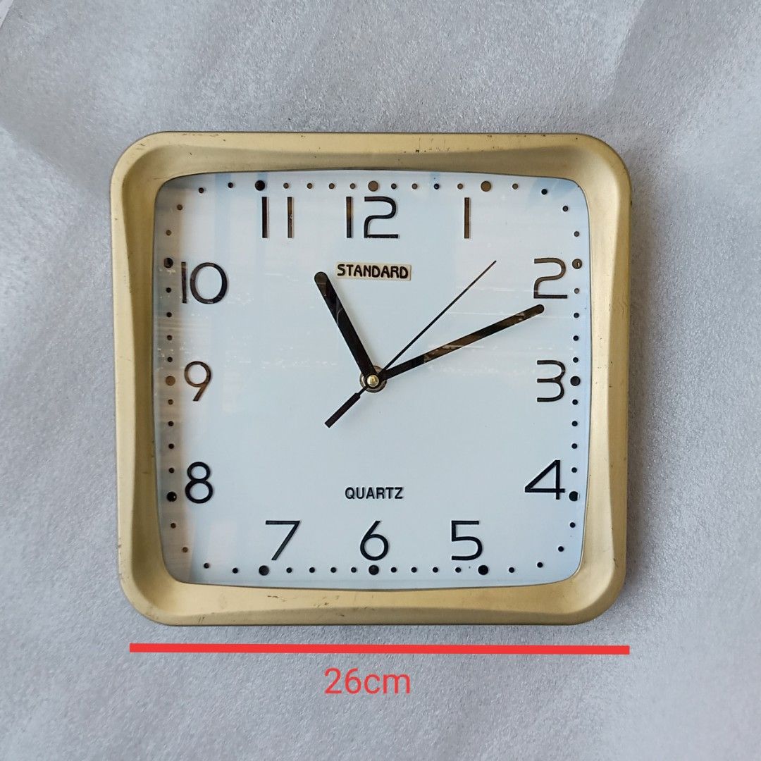 Jam dinding kotak bagus murah, Perabotan Rumah di Carousell