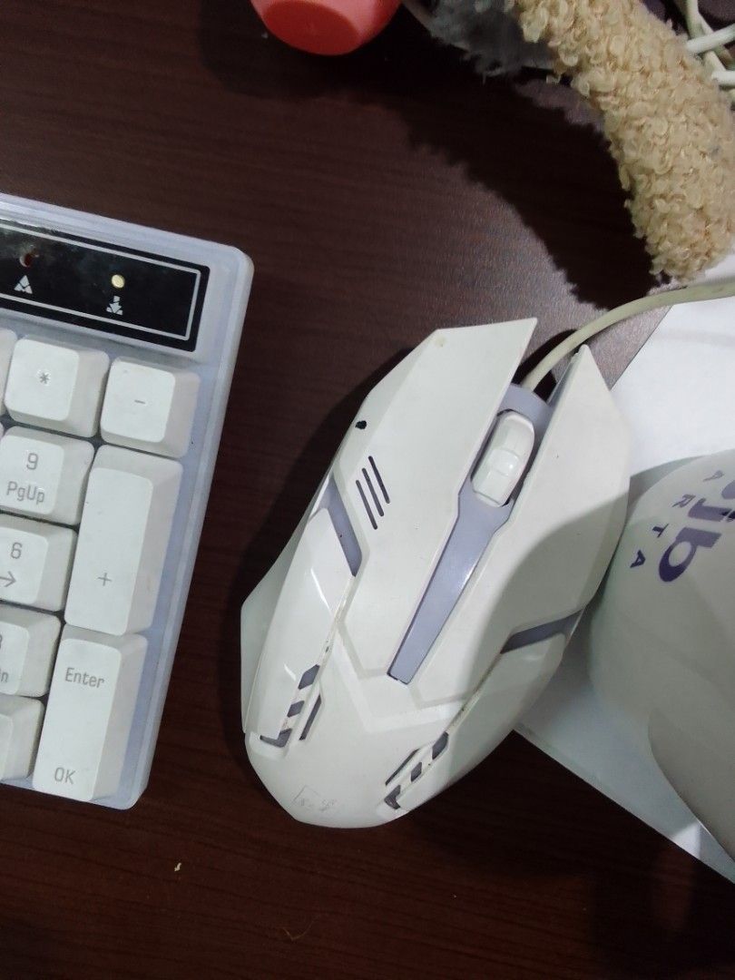 Keyboard Nyala free mouse, Elektronik, Komputer, Lainnya di Carousell