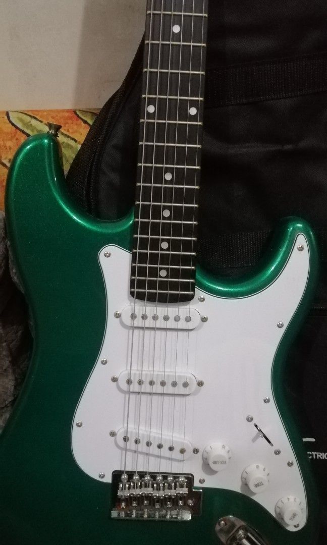 Knight electric guitar, Hobbies & Toys, Music & Media, Musical ...