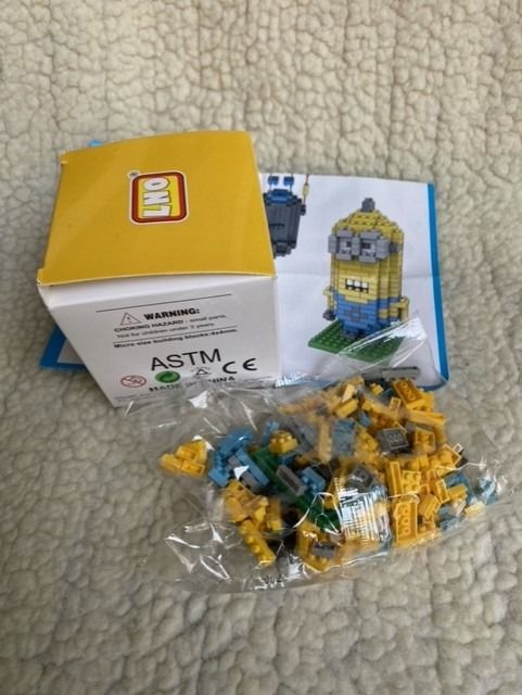 Micro block Minion, Hobbies & Toys, Toys & Games on Carousell