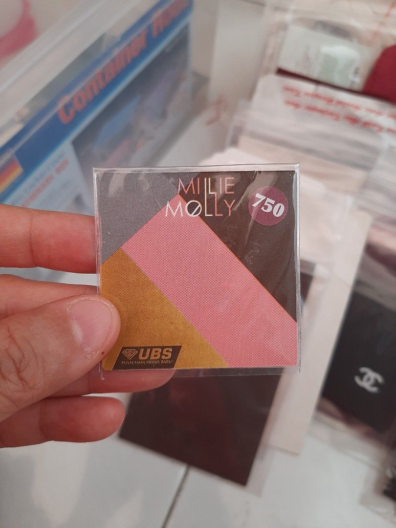 Milly molly card gold, Buku & Alat Tulis, Alat Tulis di Carousell