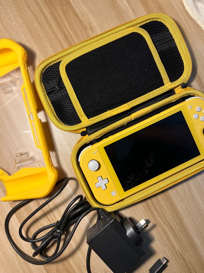 Nintendo Switch Lite, Mobile Phones & Gadgets, Other Gadgets on Carousell