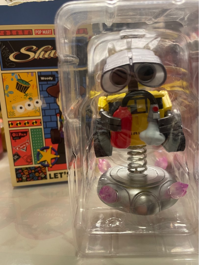 Pop Mart Pixar Shake Wall E 興趣及遊戲 玩具 And 遊戲類 Carousell