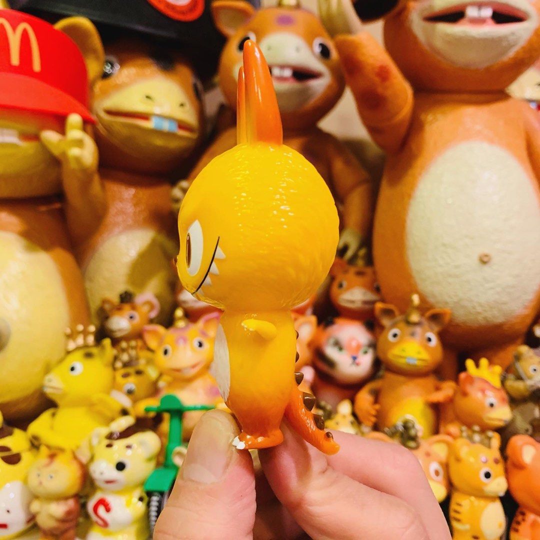 POPMART x HOW2WORK Labubu Zimomo 橘黃漸層, 書籍、休閒與玩具, 玩具、公仔、桌遊在旋轉拍賣