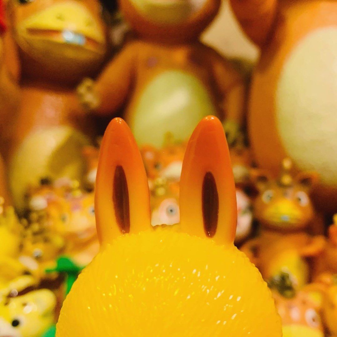 POPMART x HOW2WORK Labubu Zimomo 橘黃漸層, 書籍、休閒與玩具, 玩具、公仔、桌遊在旋轉拍賣