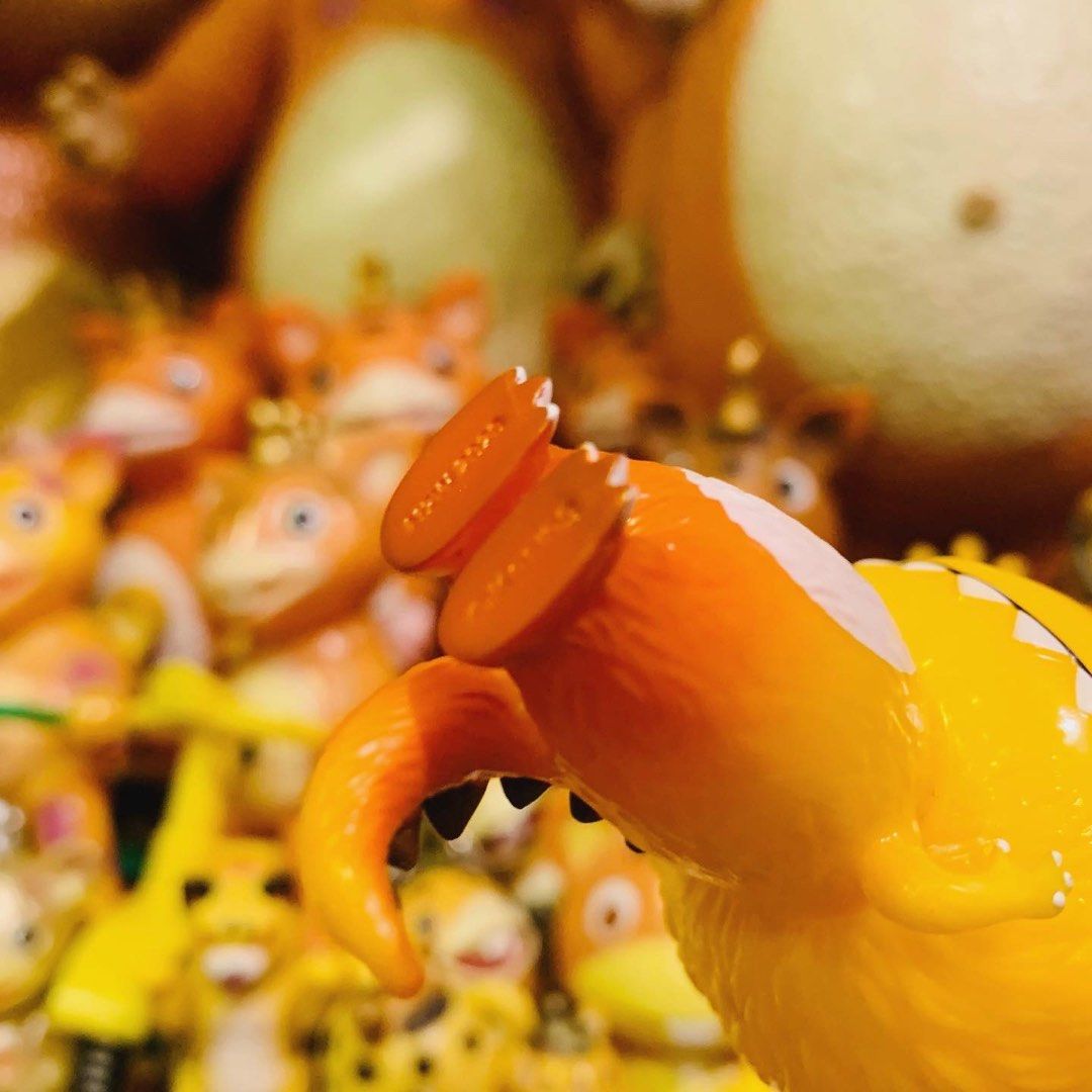 POPMART x HOW2WORK Labubu Zimomo 橘黃漸層, 書籍、休閒與玩具, 玩具、公仔、桌遊在旋轉拍賣