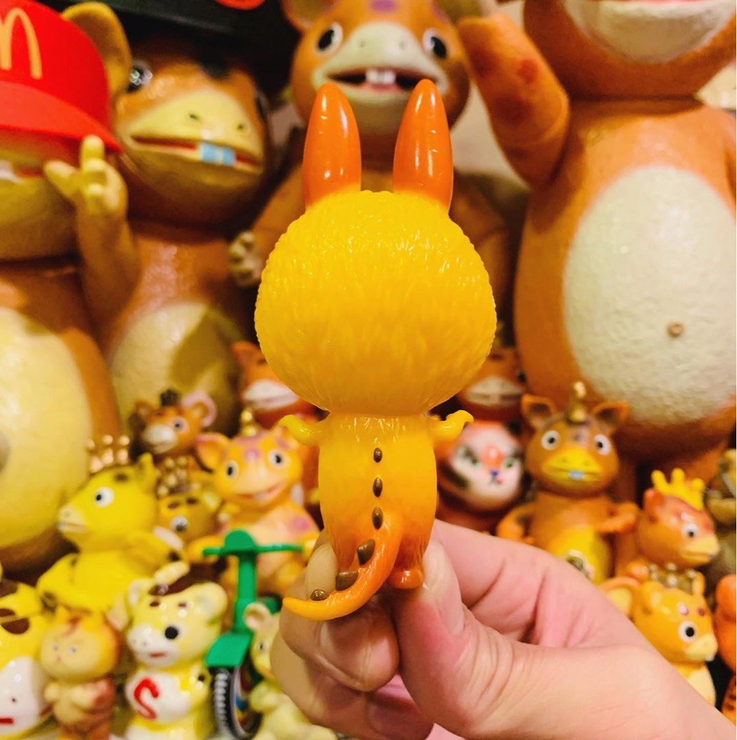 POPMART x HOW2WORK Labubu Zimomo 橘黃漸層, 書籍、休閒與玩具, 玩具、公仔、桌遊在旋轉拍賣