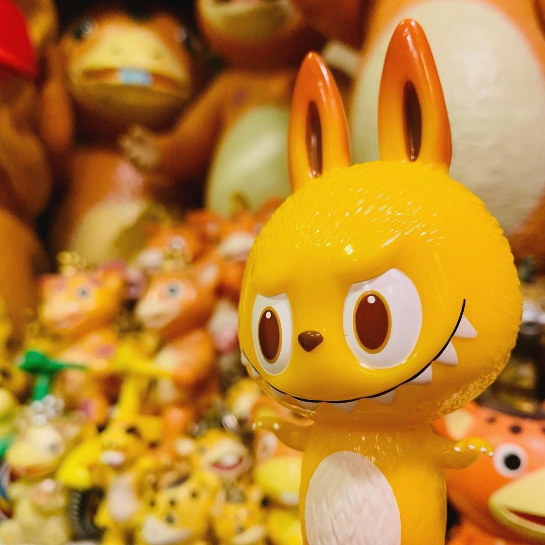 POPMART x HOW2WORK Labubu Zimomo 橘黃漸層, 書籍、休閒與玩具, 玩具、公仔、桌遊在旋轉拍賣