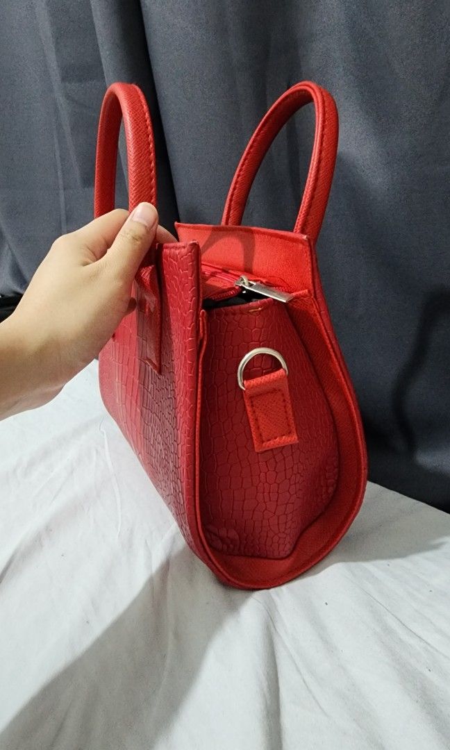 Small red bag (synthetic leather) READ DESCRIPTION, Women's Fashion ...