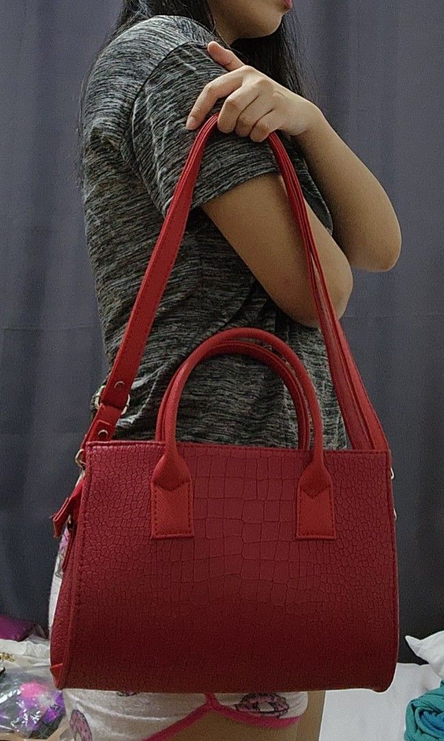 Small red bag (synthetic leather) READ DESCRIPTION, Women's Fashion ...