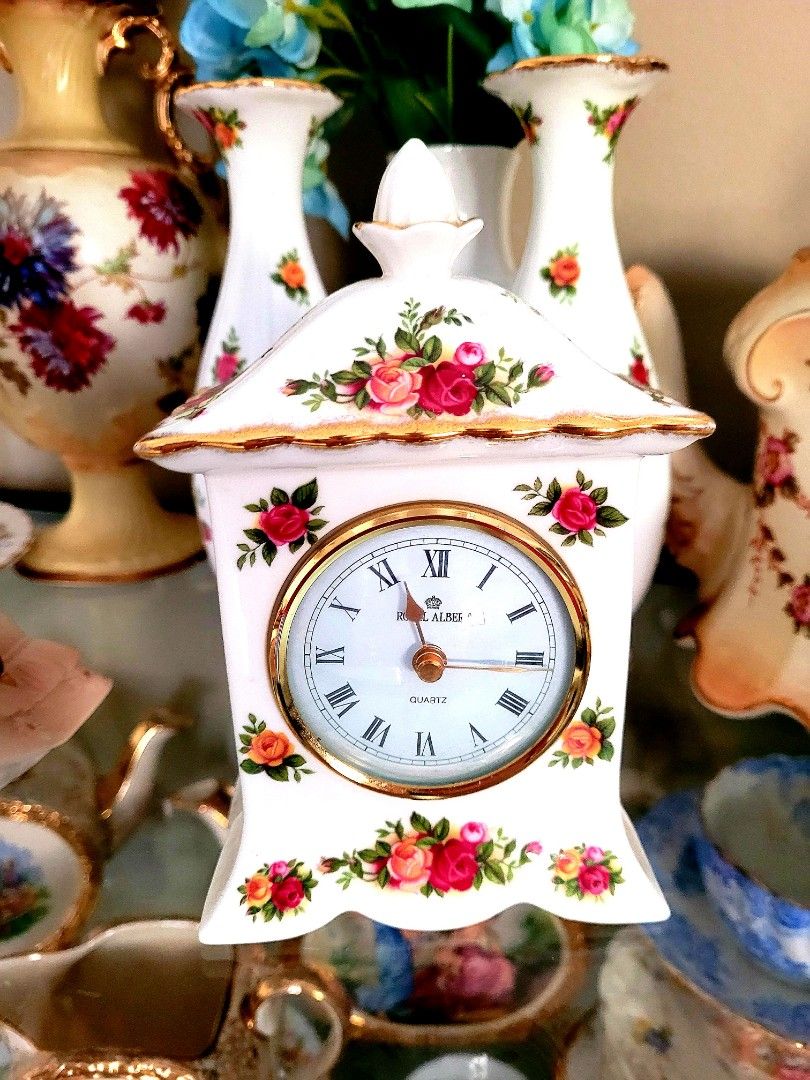 ROYAL ALBERT Clock Country Rose, Hobbies & Toys, Memorabilia ...