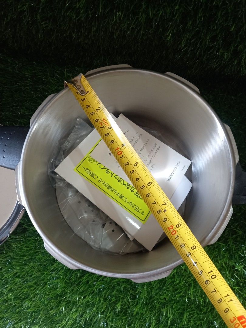 SEB Pressure cooker 6liters, Furniture & Home Living, Kitchenware ...