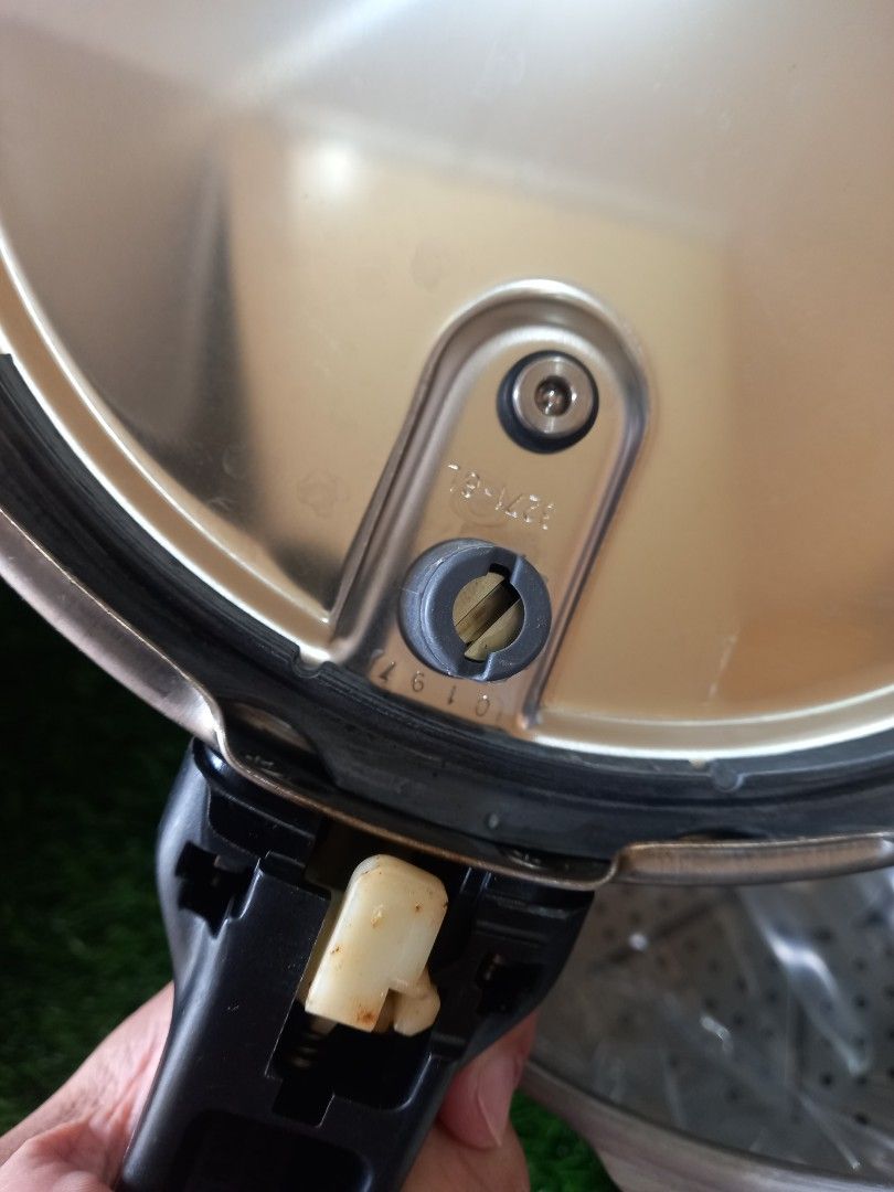 SEB Pressure cooker 6liters, Furniture & Home Living, Kitchenware ...