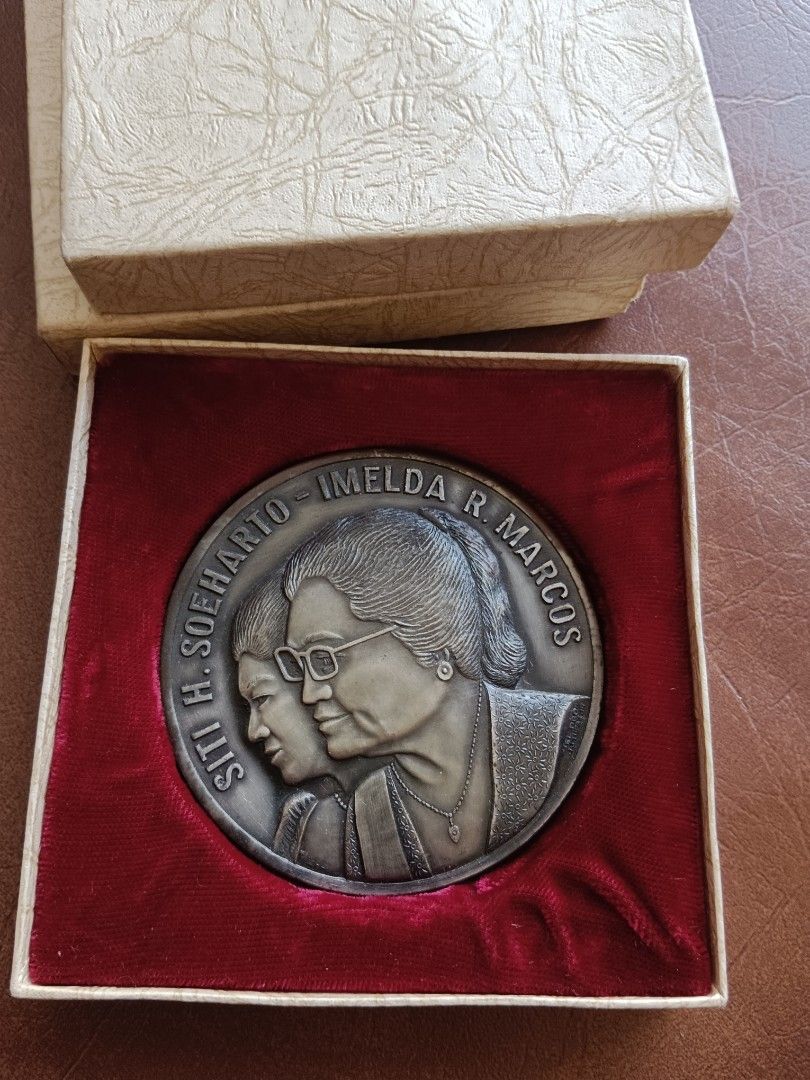 Siti Soeharto and Imelda Marcos Medal, Hobbies & Toys, Memorabilia ...