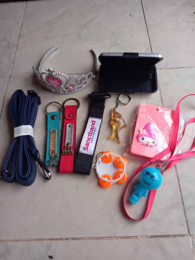 Tali tas, ganci, tempat kartu dll, Barang Yang Dicari di Carousell