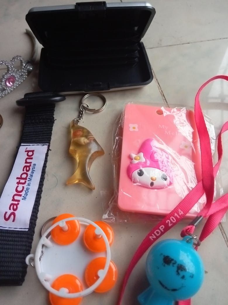 Tali tas, ganci, tempat kartu dll, Barang Yang Dicari di Carousell