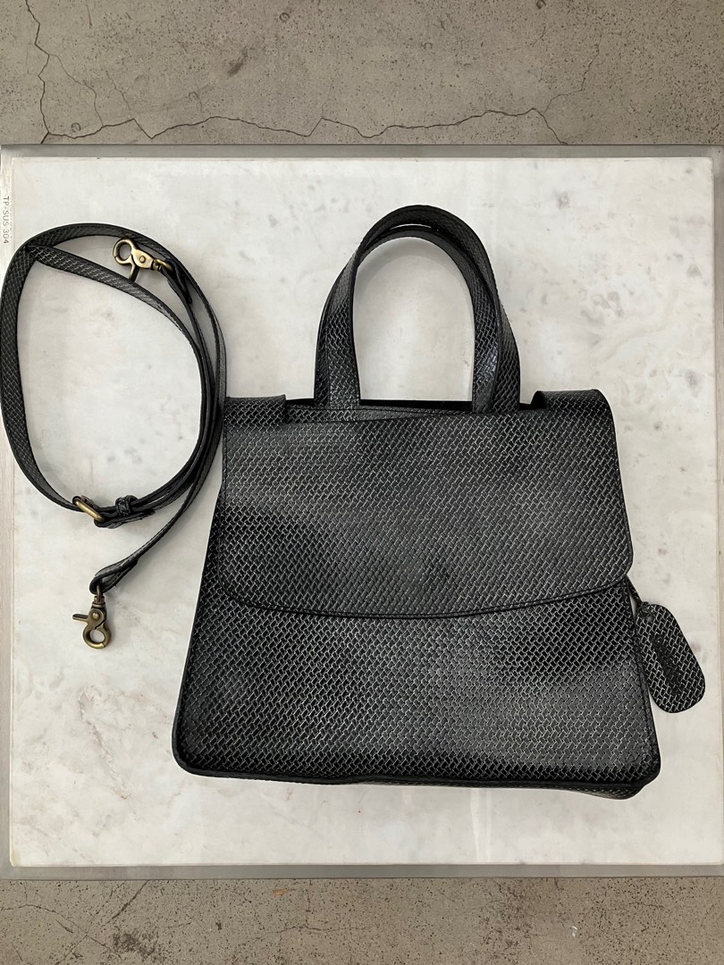 Tannery Manila leather hand/shoulder bag, Women's Fashion, Bags ...