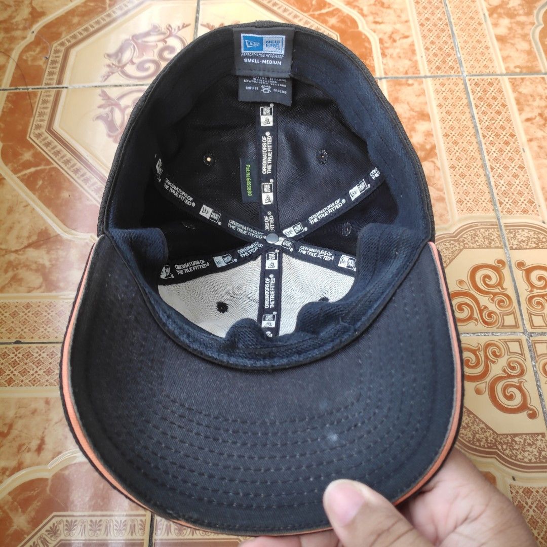 Topi New Era, Fesyen Pria, Aksesoris, Topi di Carousell
