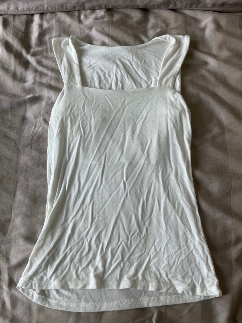 White basic tank, Women's Fashion, Tops, Sleeveless on Carousell