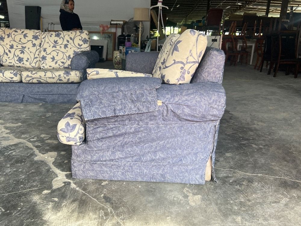 (F20045614) White Floral Blue Fabric 2+3 Seater Sofa / Kain Biru Bunga ...