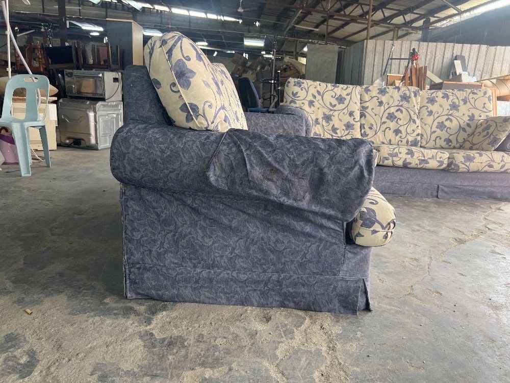 (F20045614) White Floral Blue Fabric 2+3 Seater Sofa / Kain Biru Bunga ...