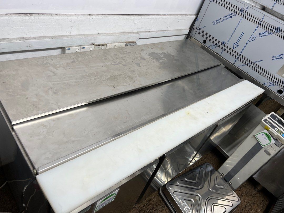 3 Doors Counter Chiller Open Top with chopping board/Salad chiller ...