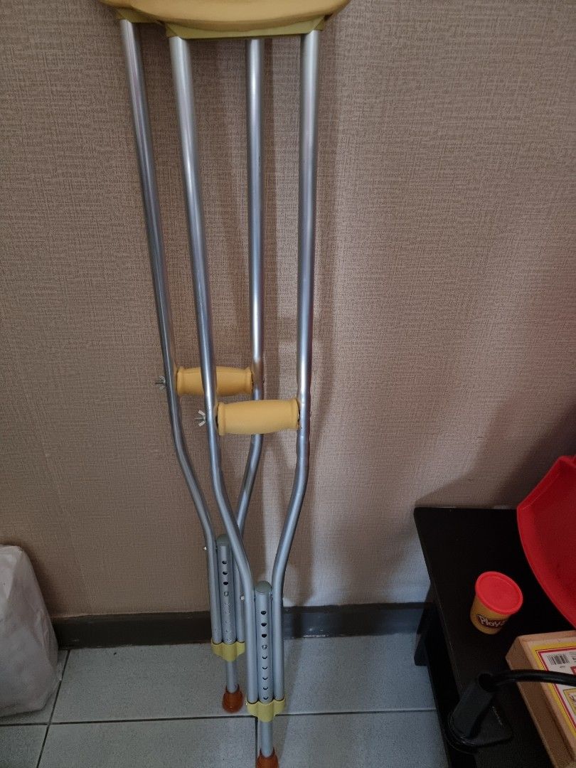 Aluminum Crutches (Saklay) for Adult, Health & Nutrition, Braces ...