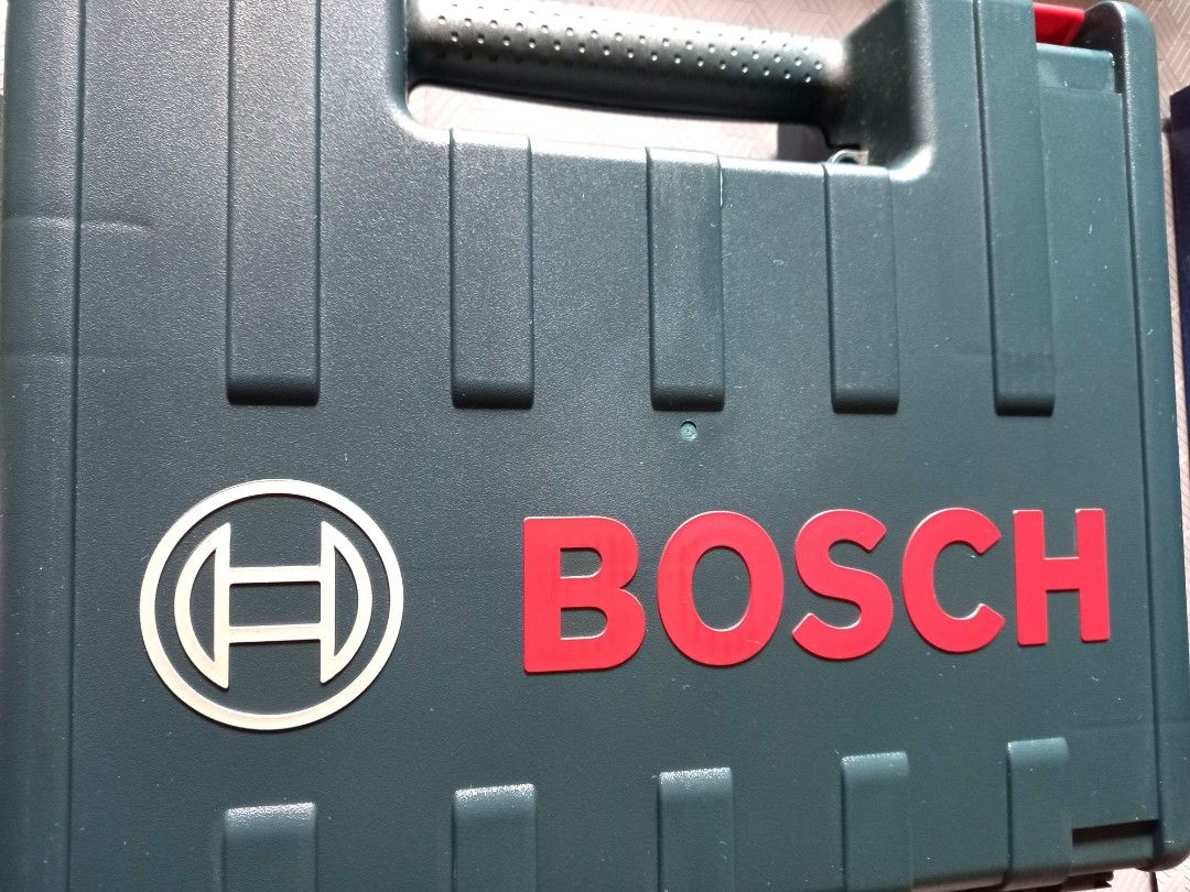 BOSCH Professional Heavy duty Impact drill at Php5000. No meet ups ...