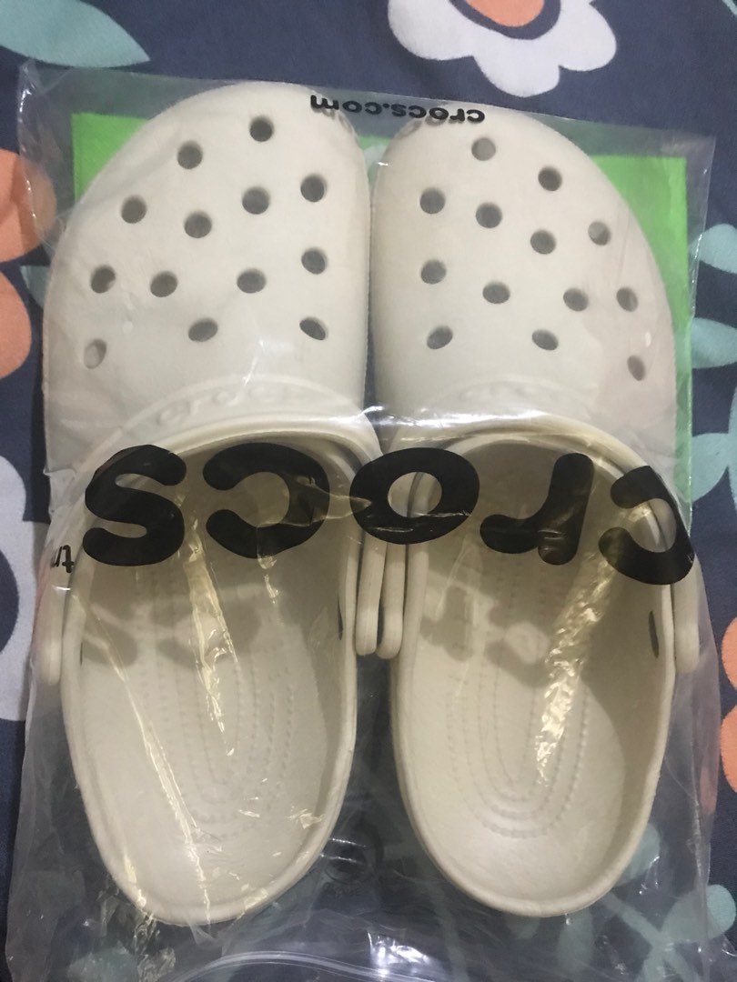 BRAND NEW CROCS CLASSIC CLOGS, Women's Fashion, Footwear, Slippers and ...