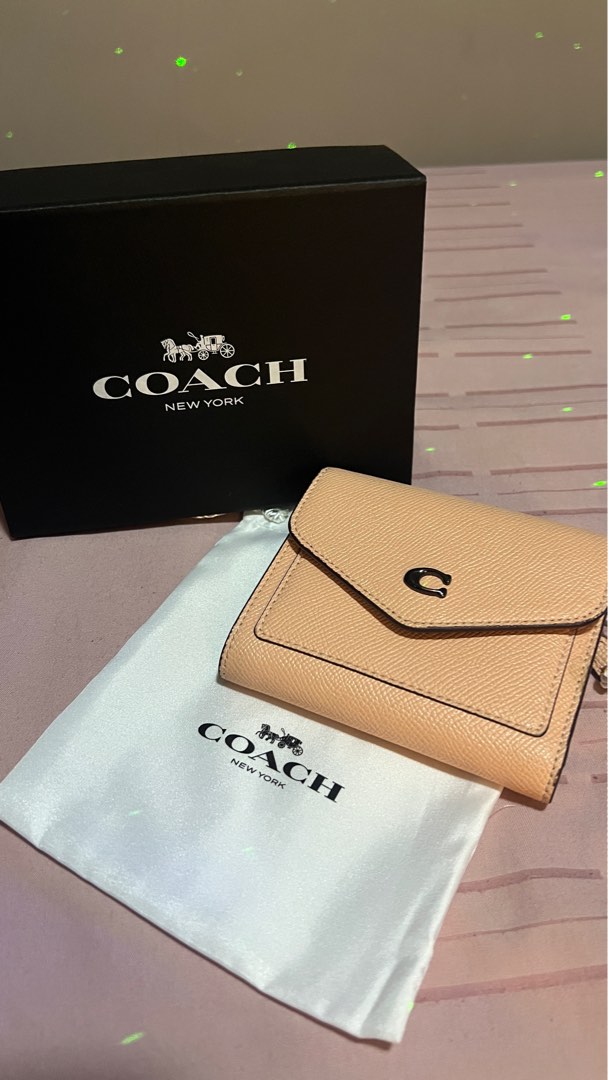 Coach small wallet, Women's Fashion, Bags & Wallets, Wallets & Card ...