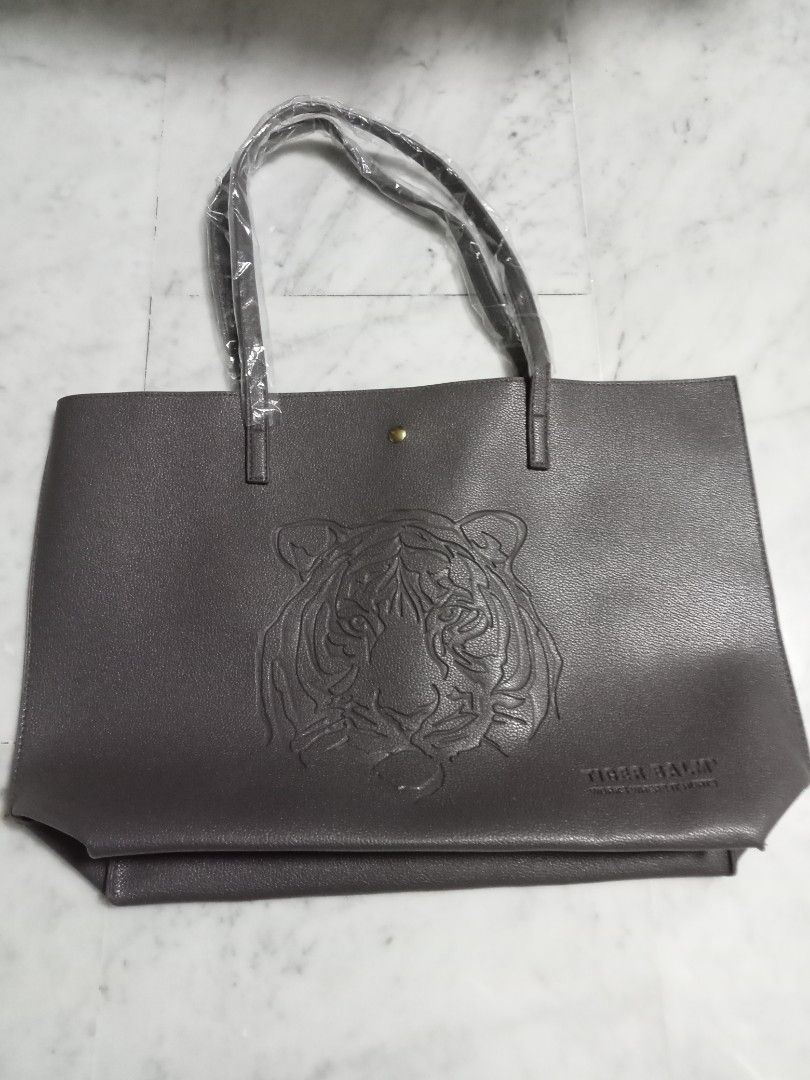 Collectable Tiger Tote Bag, Women's Fashion, Bags & Wallets, Tote Bags ...