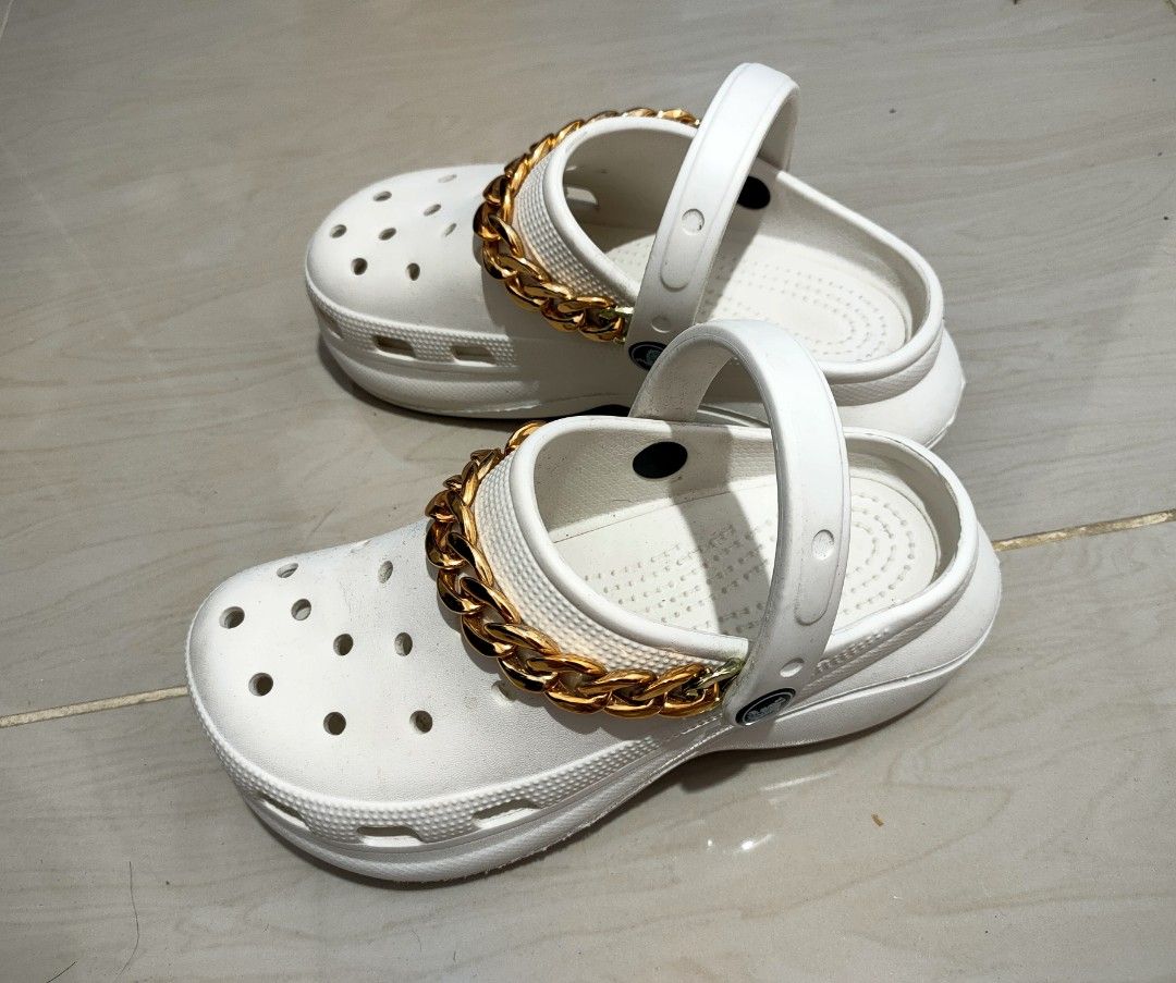 Crocs Preloved (Good Material Quality), Women's Fashion, Footwear ...