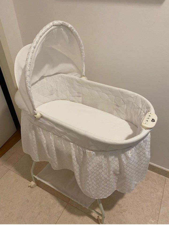 Delta Bassinet Baby Cot Bed, Babies & Kids, Baby Nursery & Kids ...