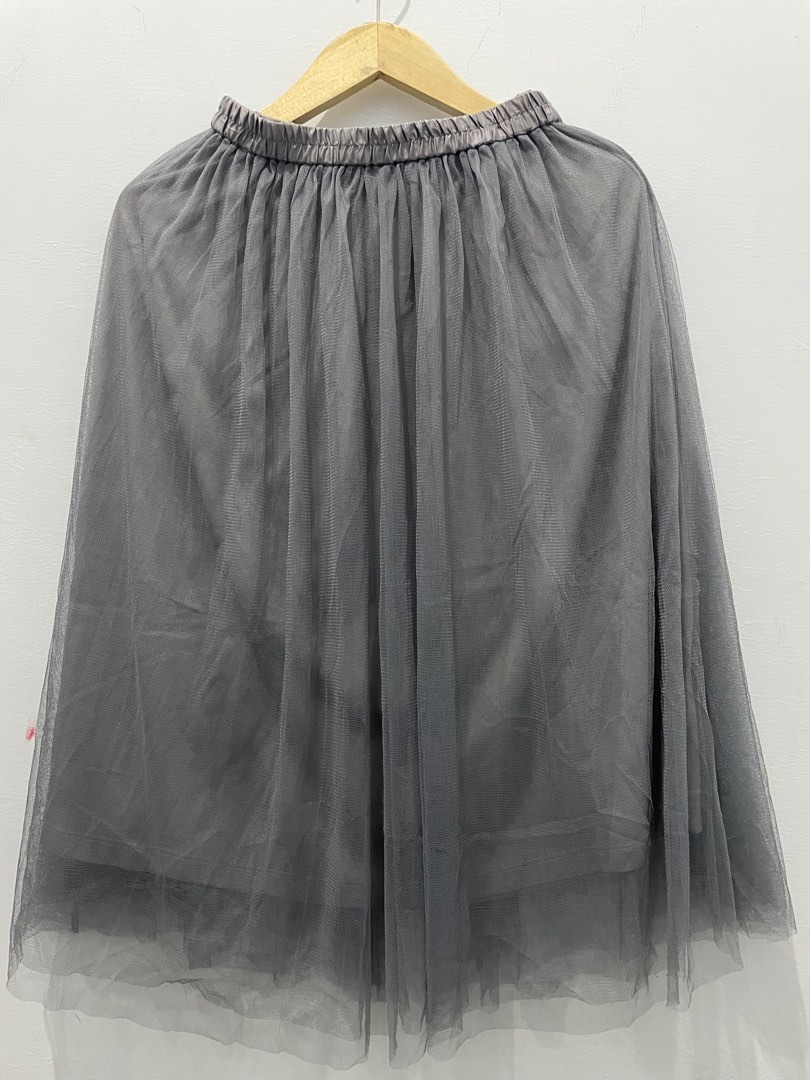 GU Grey Tutu Skirt, Fesyen Wanita, Pakaian Wanita, Gaun & Rok di Carousell