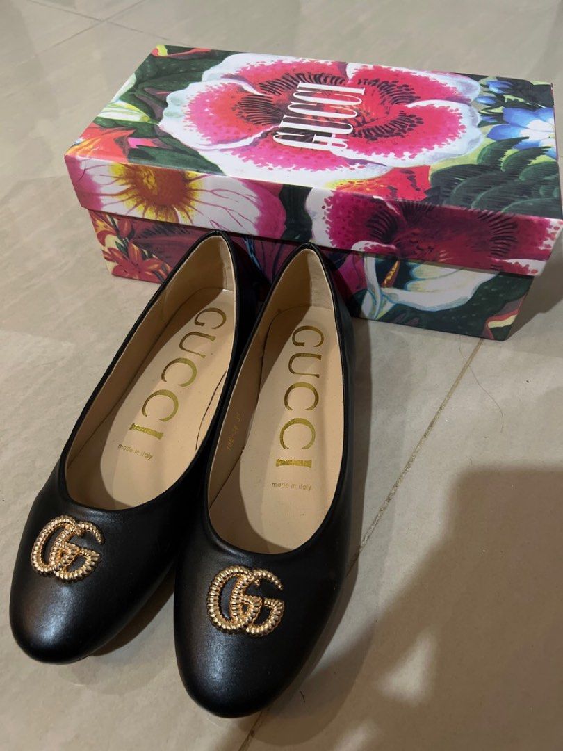 Gucci flat shoes mirror, Fesyen Wanita, Sepatu di Carousell