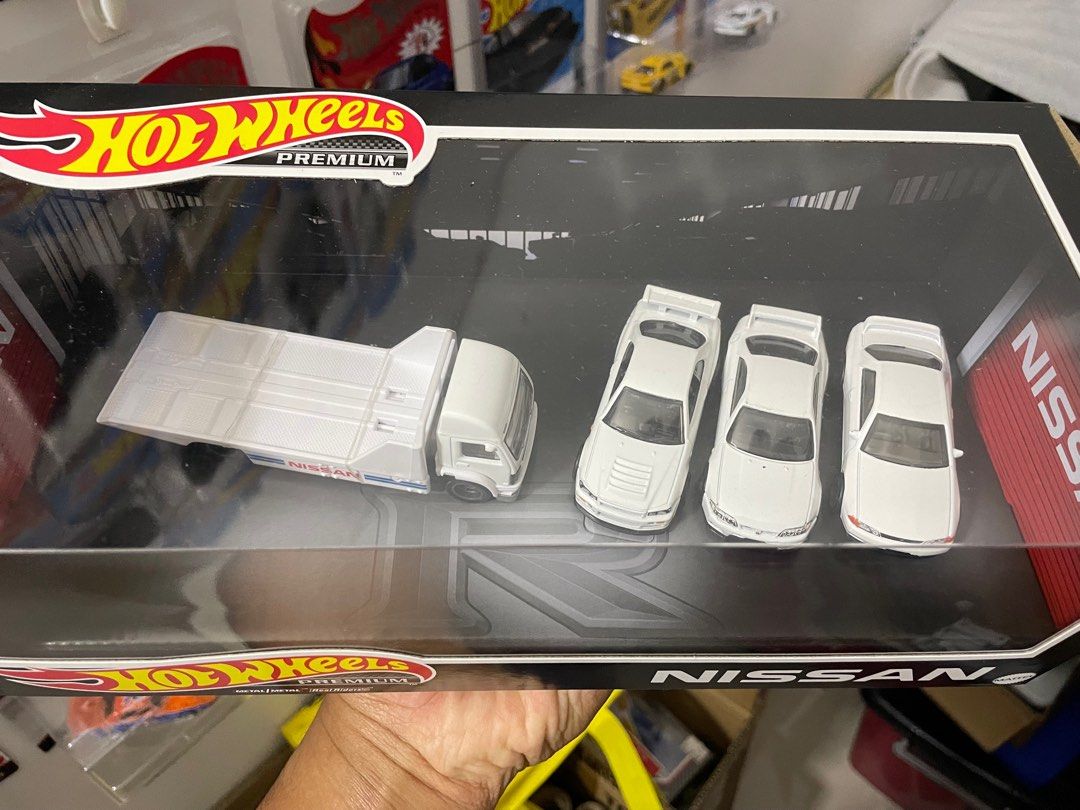 Hot Wheels Nissan Skyline Box set, Hobbies & Toys, Toys & Games on ...