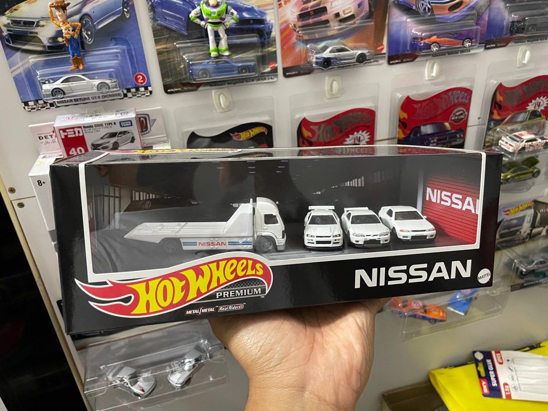 Hot Wheels Nissan Skyline Box set, Hobbies & Toys, Toys & Games on ...
