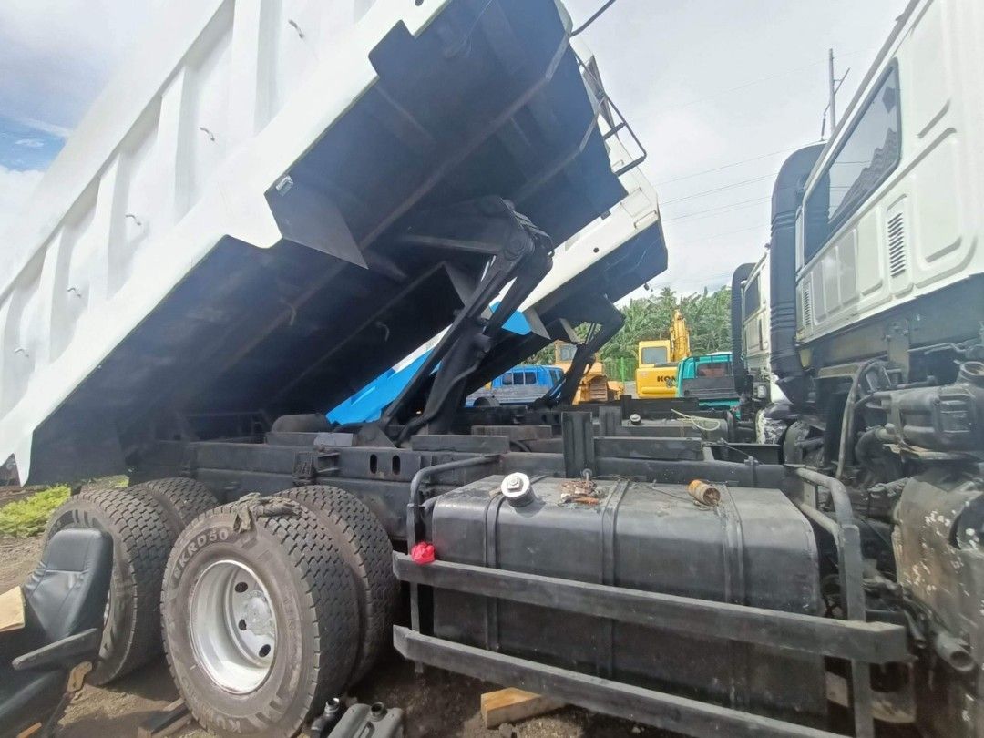Hyundai 10 wheel dump truck, Special Vehicles, Heavy Vehicles on Carousell