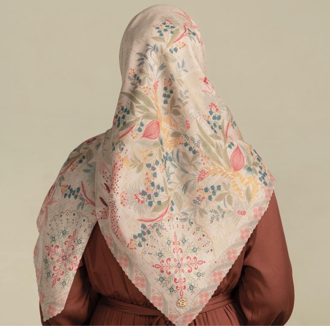 Iskanti x dwihanda, Fesyen Wanita, Muslim Fashion, Syal di Carousell