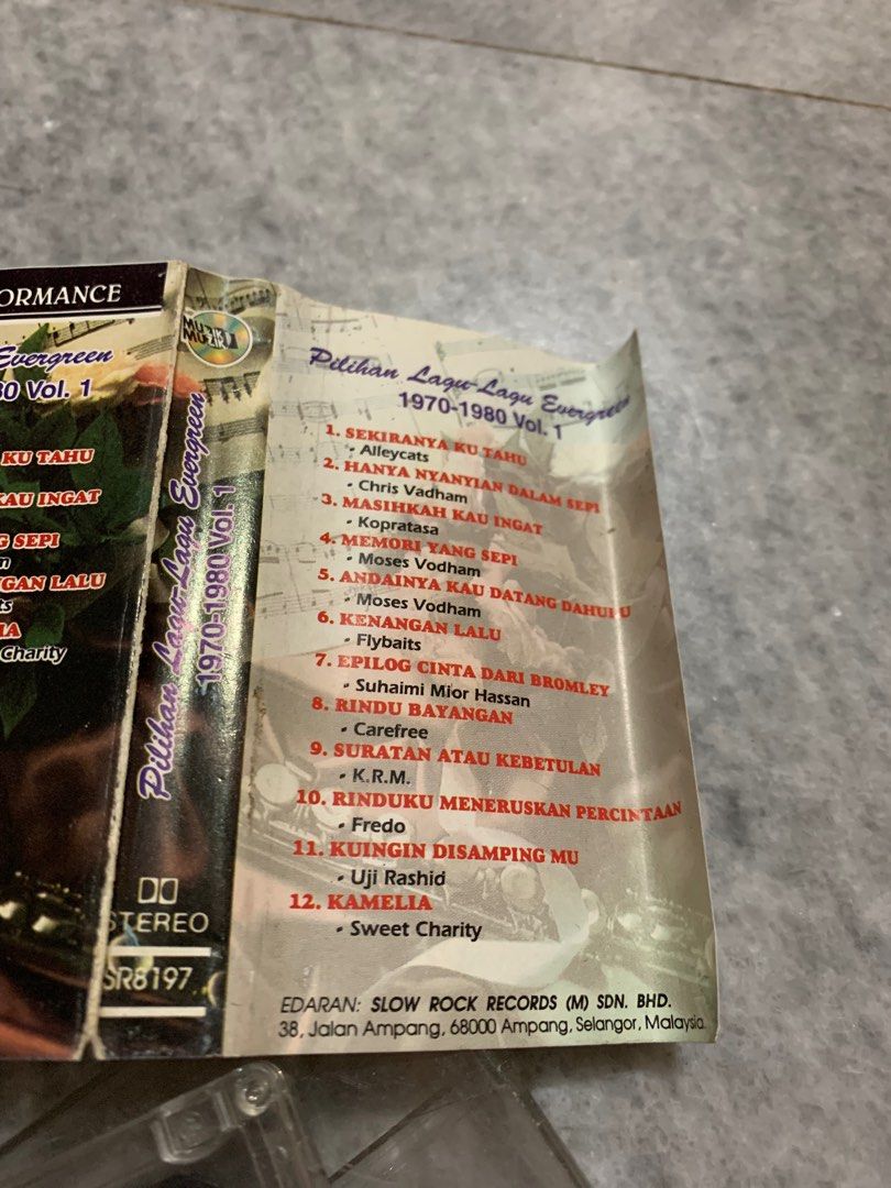 Kaset pilihan lagu evergreen, Hobbies & Toys, Music & Media, CDs & DVDs on Carousell