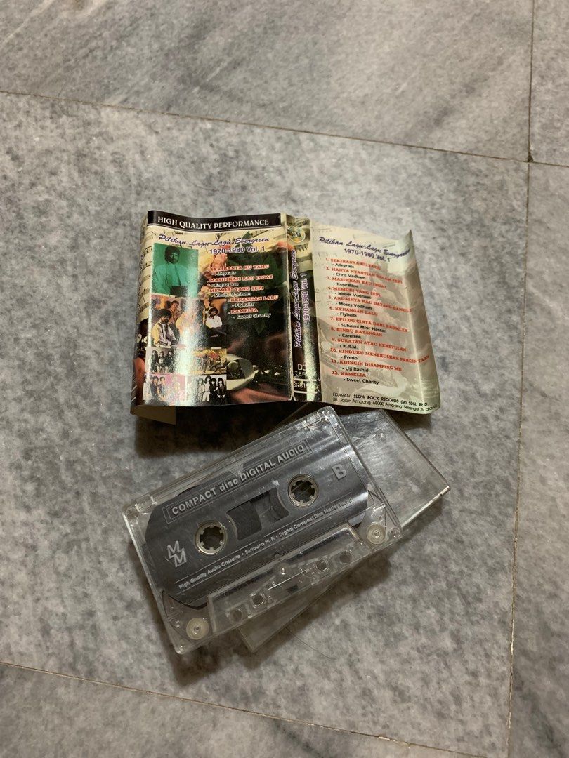 Kaset pilihan lagu evergreen, Hobbies & Toys, Music & Media, CDs & DVDs on Carousell