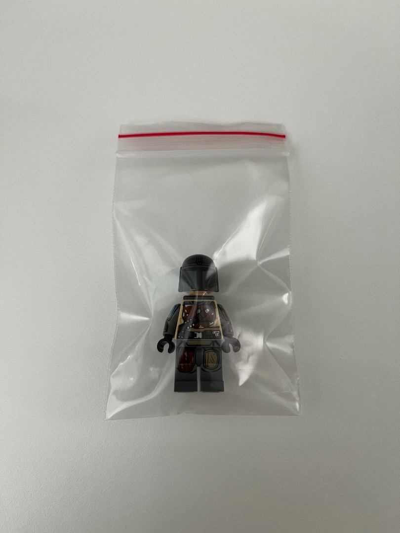 LEGO - Star Wars - The Mandalorian (UCS Razor Crest) - Minifigure ...