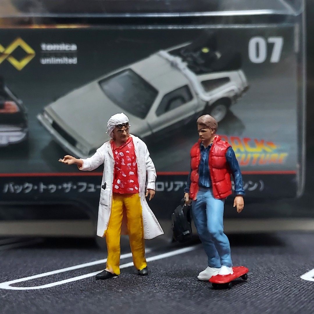 1/64 Back To The Future II figurines set Doc and Marty; Time Machine ...