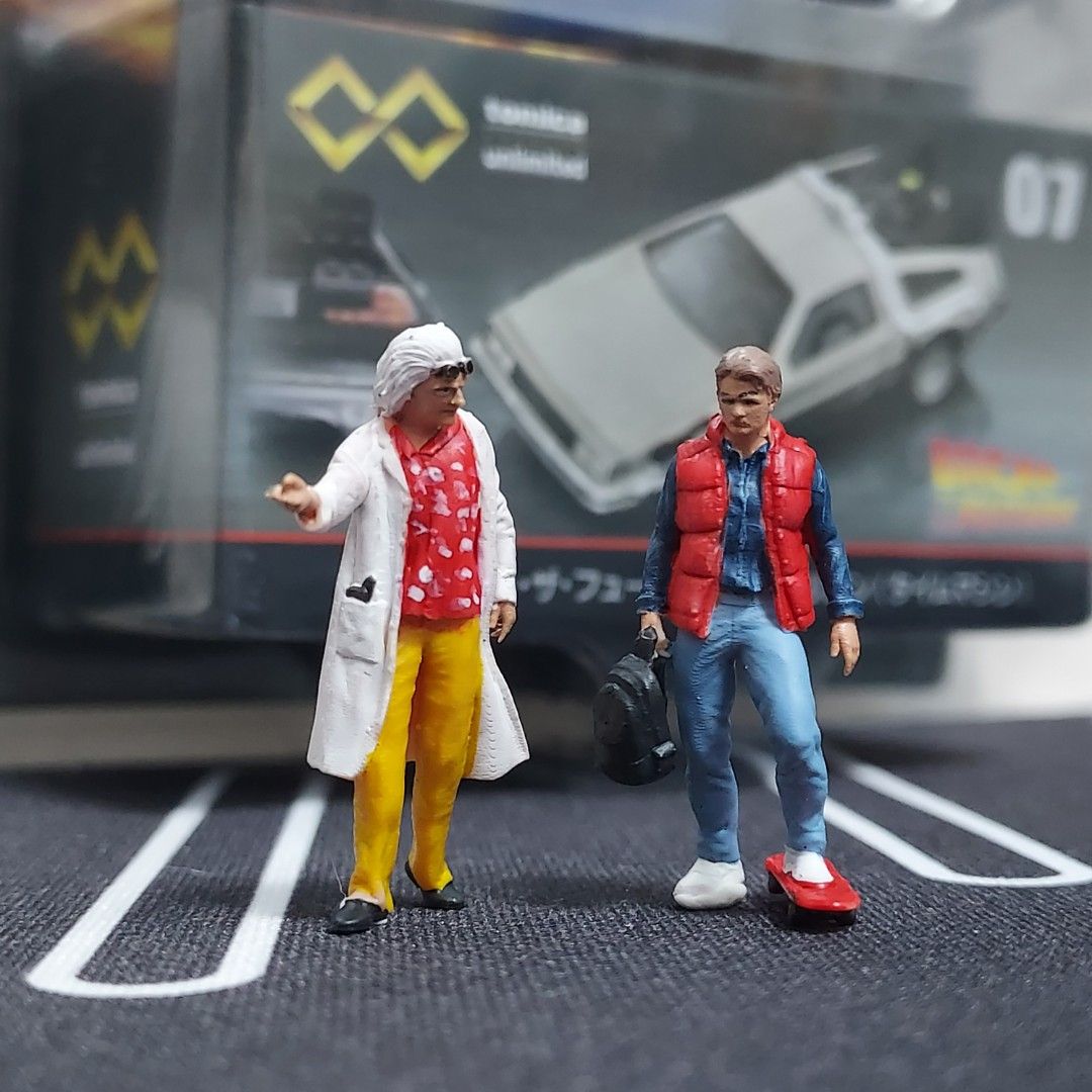 1/64 Back To The Future II figurines set Doc and Marty; Time Machine ...