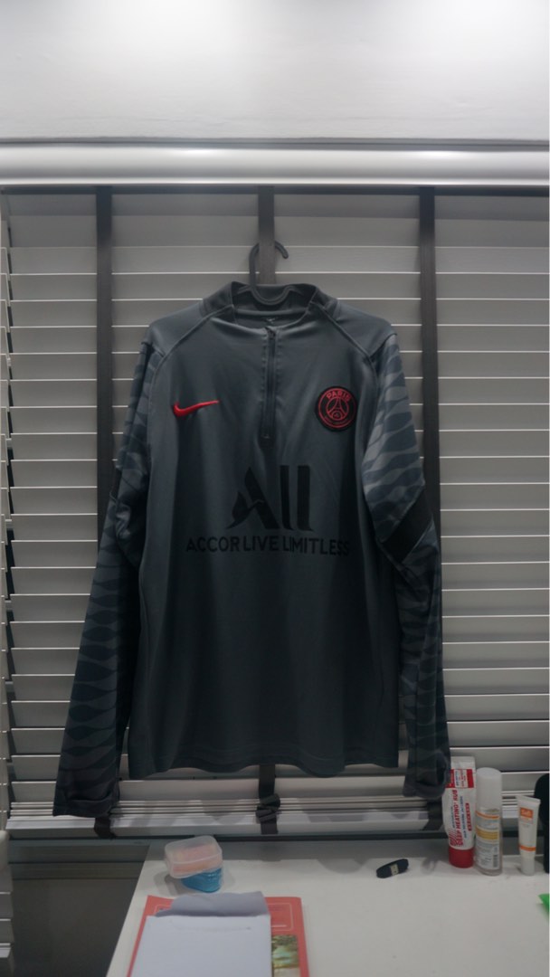 PSG Training Kit, Men's Fashion, Activewear on Carousell