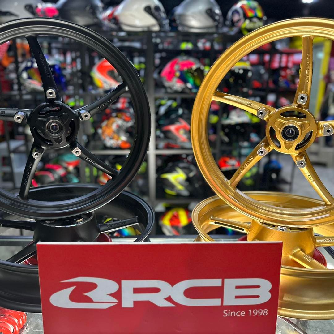 R15 V3 /V4 RCB SP522 Rims, Motorcycles, Motorcycle Accessories on Carousell